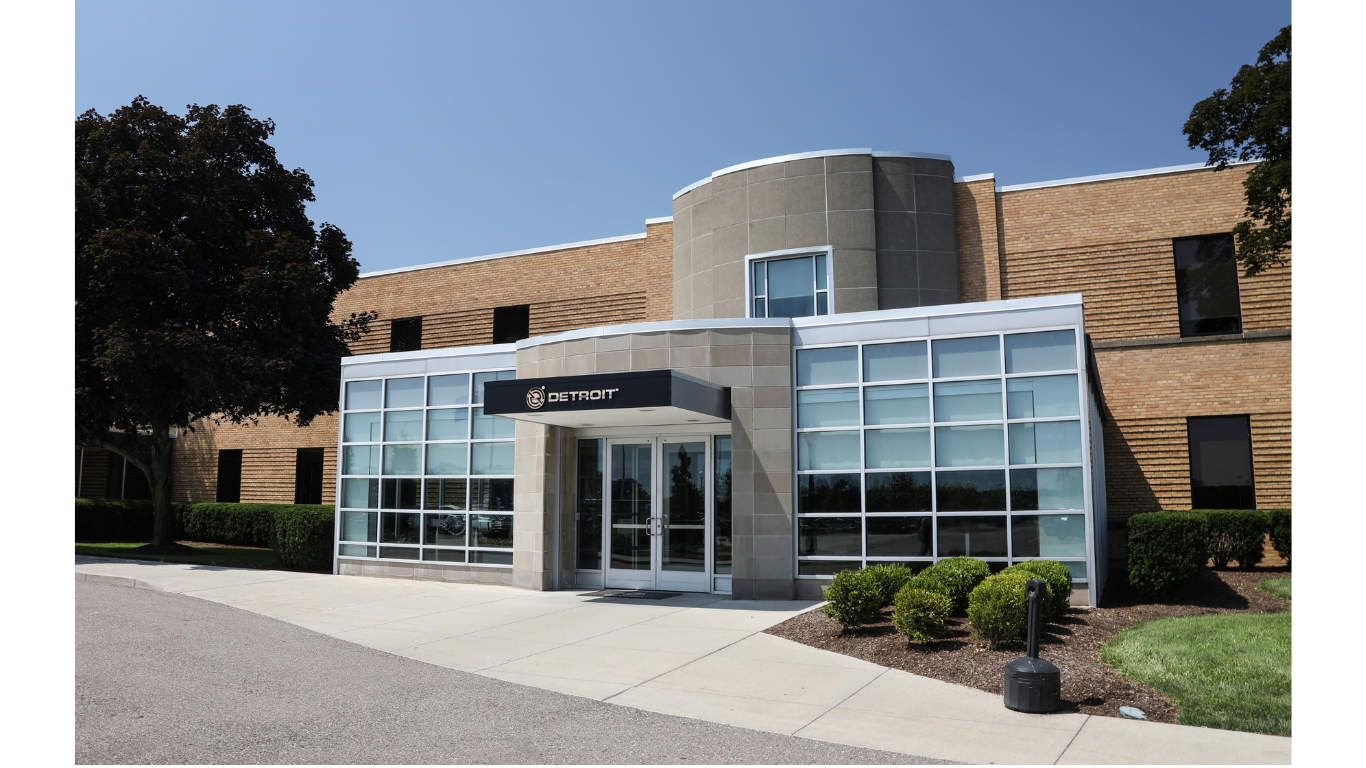 Daimler Truck expands training center for electric powertrain experts ...